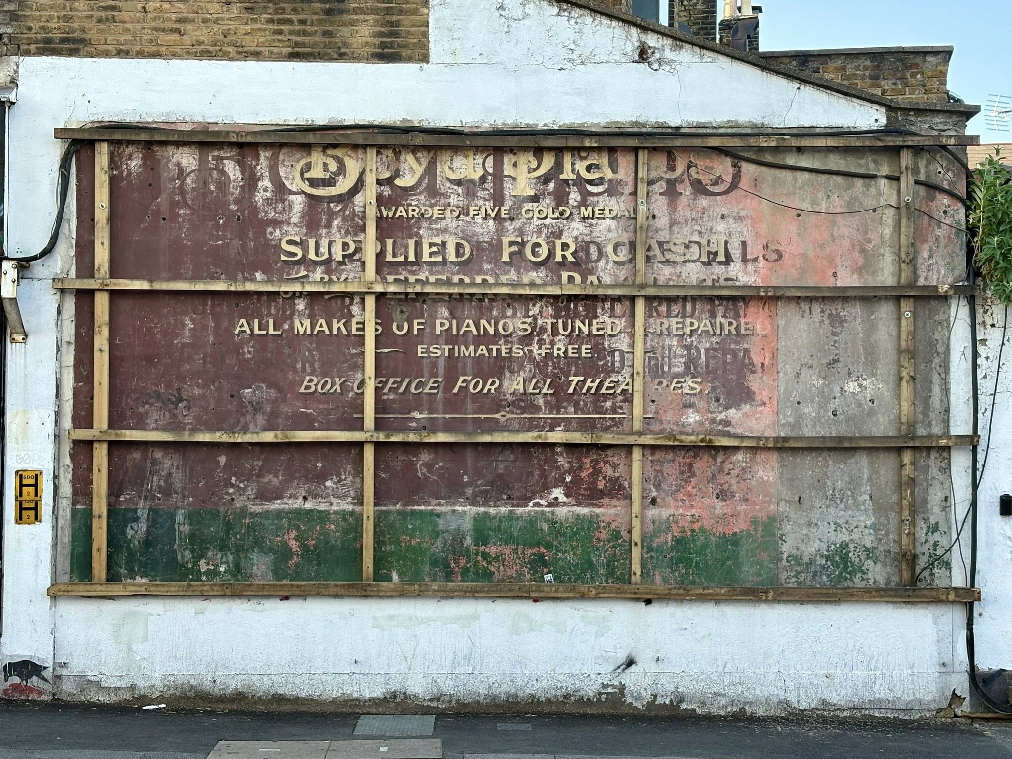 The Boyd is Back in Town | Ghostsigns